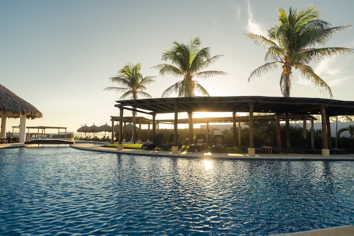 Beachfront Condo In Acapulco+ Beach Club - Acapulco