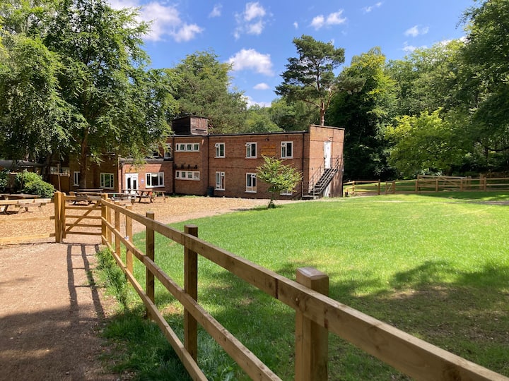 Hurtwood Hideout - Shere