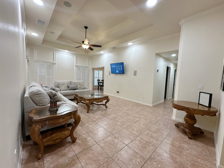 Beautiful Home In Laredo Family Friendly - Laredo, TX