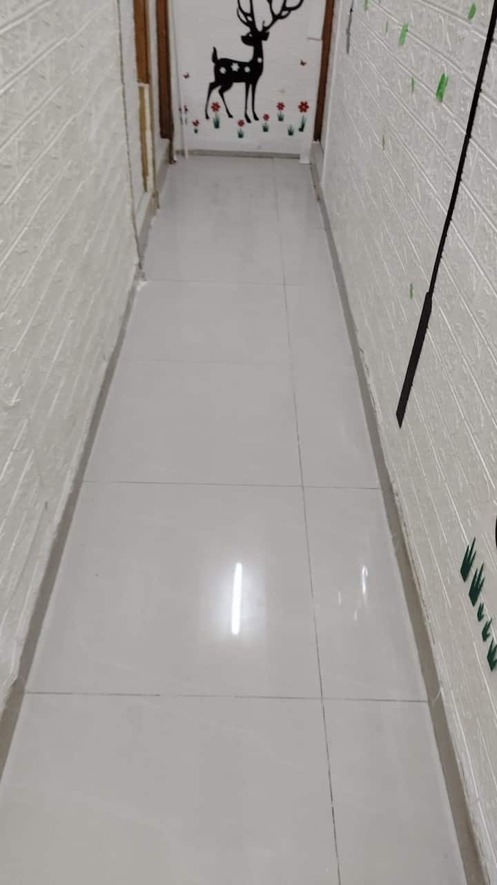 位於旺角彌敦道 鄰近旺角及太子地鐵站的獨立套房有私人浴室在房內,步行只需3分鐘 ,交通方便 - Hong Kong