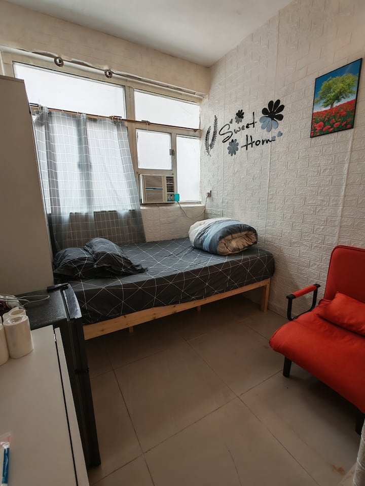 位於旺角彌敦道 鄰近旺角及太子地鐵站的獨立套房有私人浴室在房內，步行只需3分鐘 ，交通方便 - Hong Kong