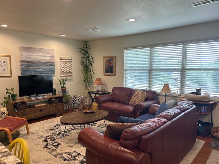 Our Home Is Your Home For Razorbacks Games! - Fayetteville, AR