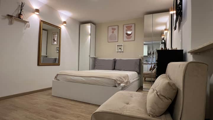 Elegant Designed Studio At Vatican Entrance - Vatican City