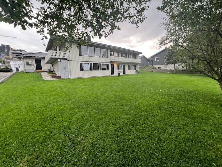 Room And Bathroom In A House With High Standards! - Tromsø