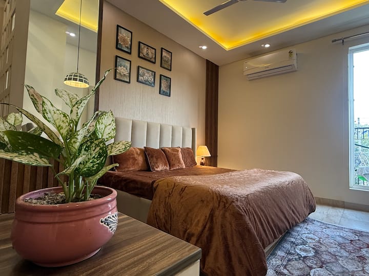 Downtown Moksha | Private | Self Check- In - Zirakpur