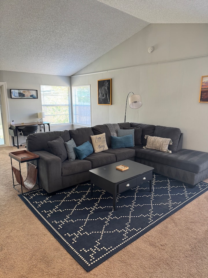 Cozy & Peaceful With A Yard - Austin, TX