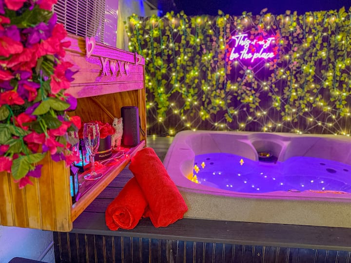 Private Romantic Suite W/ Jacuzzi · Cozy · Stylish - Alafia River State Park, Lithia