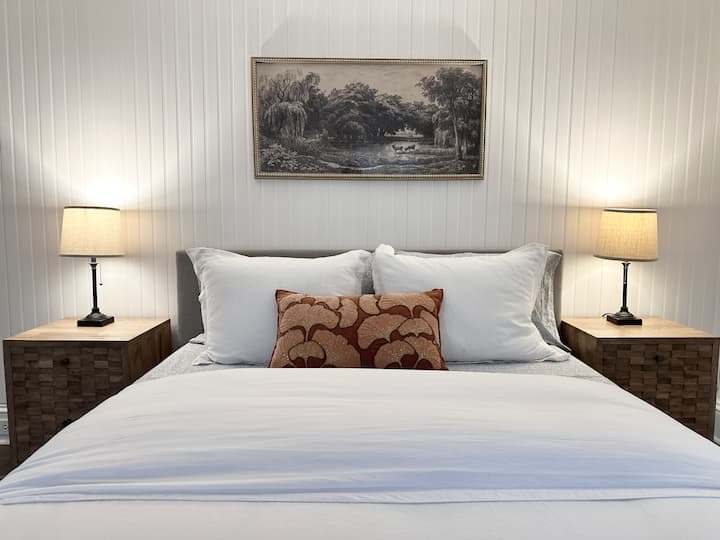 Charming Modern Apartment On 2nd Fl. Non-smoking - Utica, NY