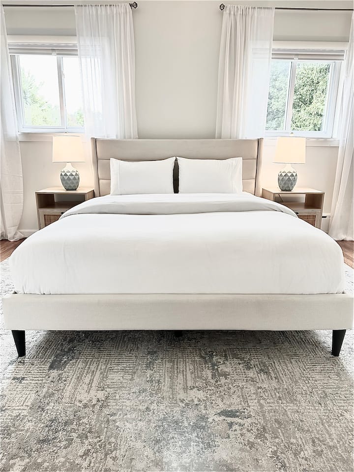 Charming Modern Apartment On 2nd Fl. Non-smoking - Utica, NY