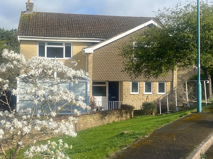 Large 3 Bed Home With Private Garden And Parking - Bath