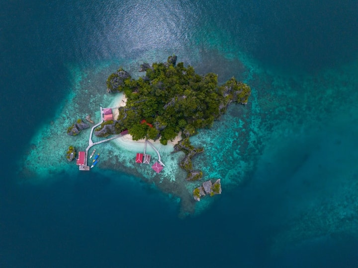 A Private Island In Misool - Diving & Seakayaking - Maluku