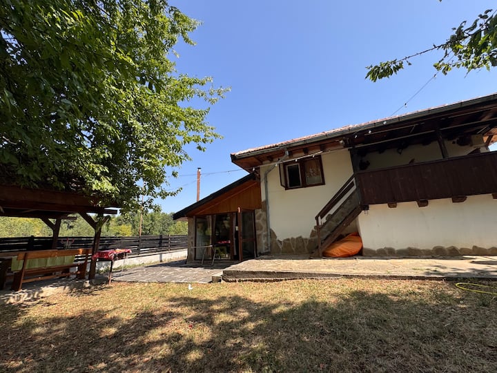 A Mountain Escape For Remote Work And Vacation - Selvi