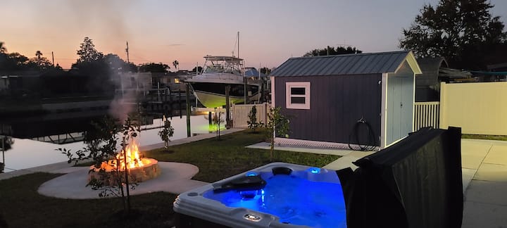 The Water House Winery Retreat! - Hudson, FL