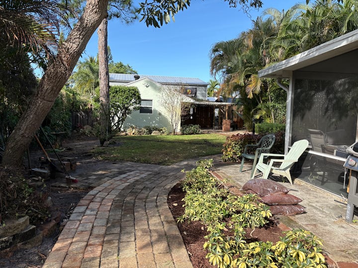 Cozy Cottage Lw Near Beach - Atlantis, FL