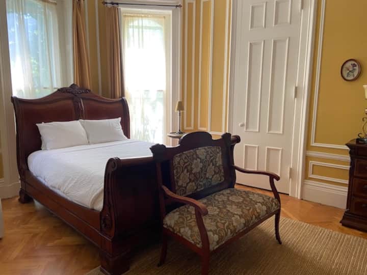 Miller Room #2, In Historic Bed & Breakfast - Geneva