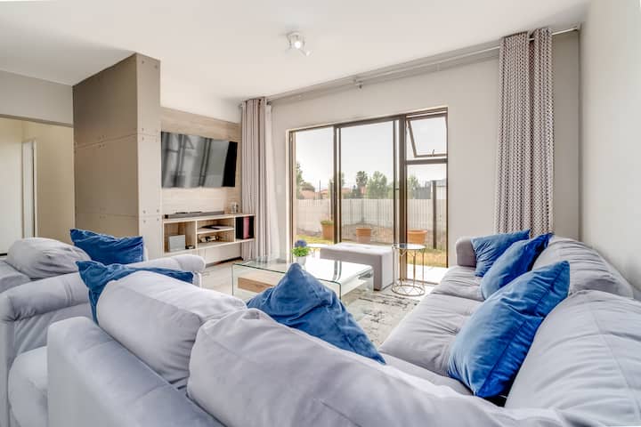 Luxury 3-bedroom Apartment In Broadacres Sandton - Sandton