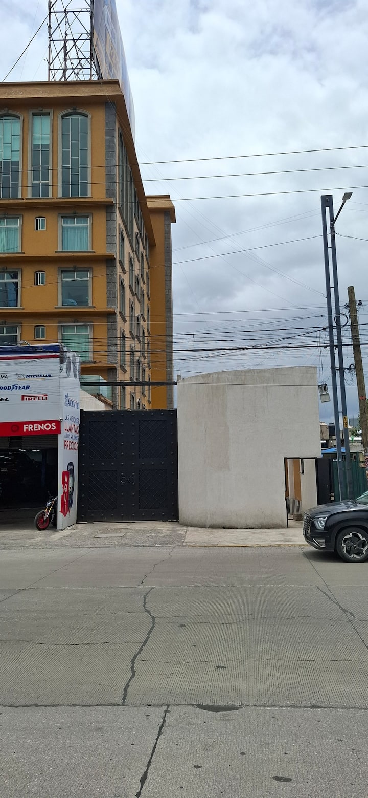 Departamento Entero Con Elevador, Avenida Tollocan - Toluca