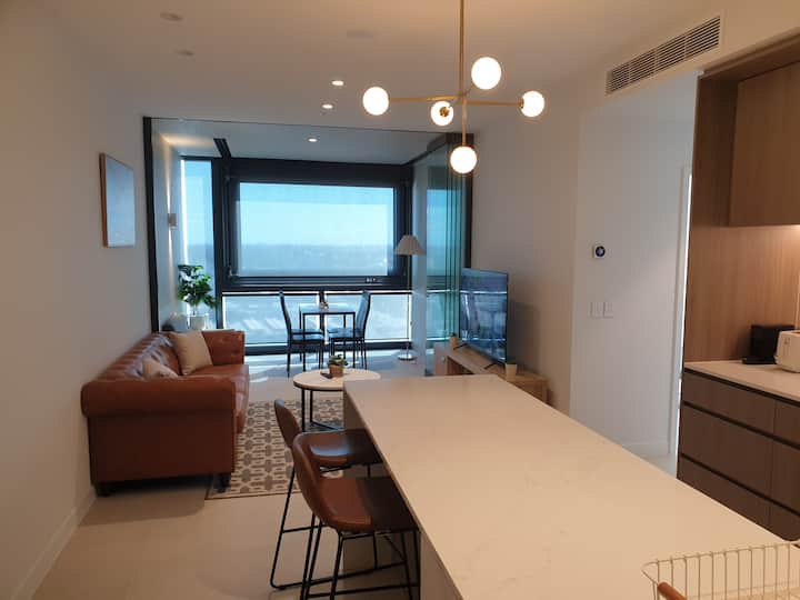 Perth Hub Modern Stay – Pool, Sauna & Skyline - Perth