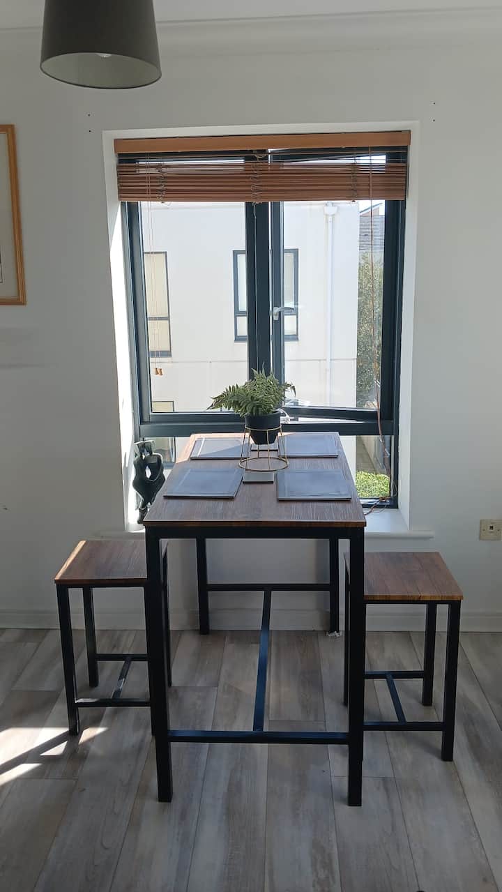 Large Apartment, Close To Airport, City & Sea - Dublin