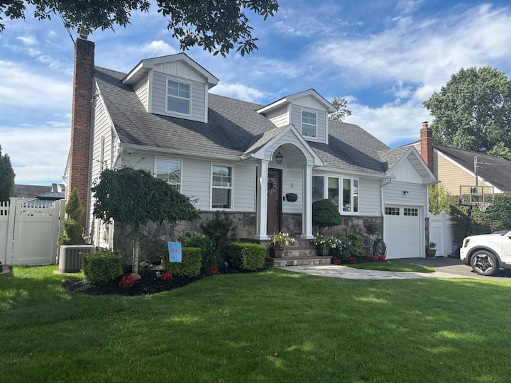Ryder Cup 15 Minutes Away / 4 Beds, 2 Bath - Massapequa, NY
