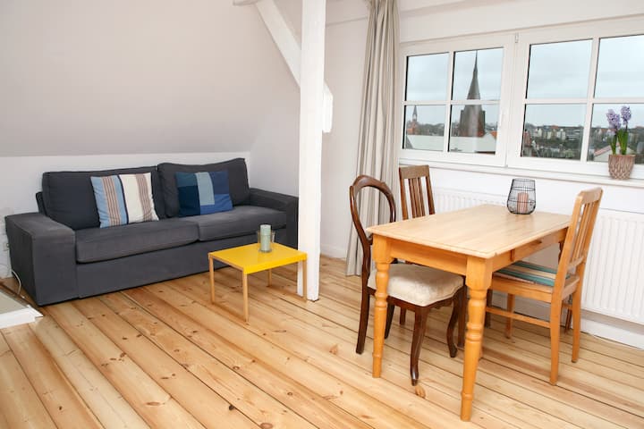 Zentrale, Ruhig Gelegene Wohnung Mit Parkplatz - Flensburg