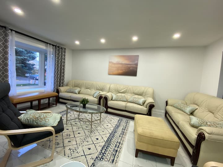 Delightful Retreat, W/ 5 King Beds - Brampton
