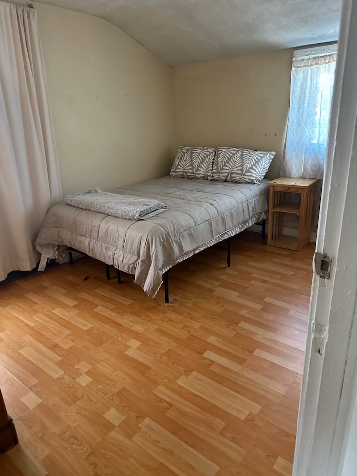 Nice Clean Apartment Close To Everywhere. - Providence, RI
