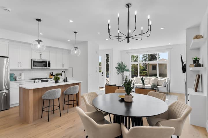 Luxury 4br Home W/dbl Garage - Calgary