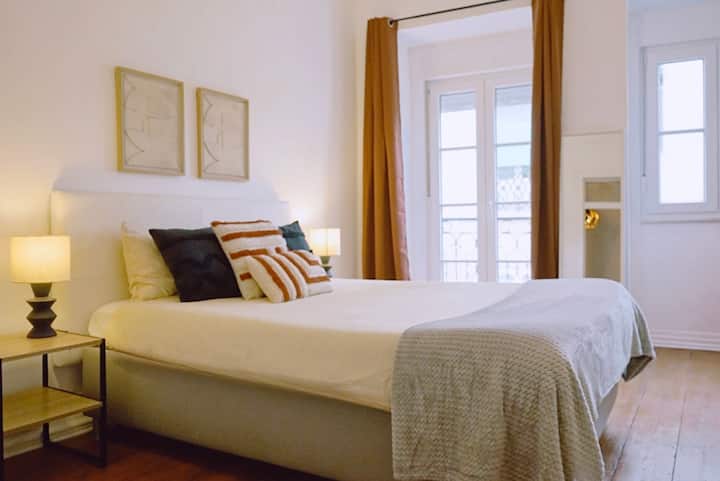 Apartamento Com Varanda No Coração Da Graça - Marvila