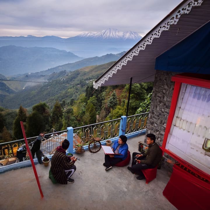 Kalapani Valley Stay With Mountain Views - 다르질링
