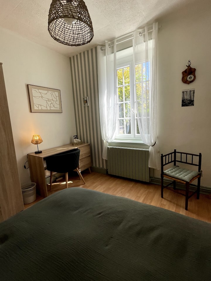 Chez Georgette : Petite Maison De Centre Ville - Montceau-les-Mines