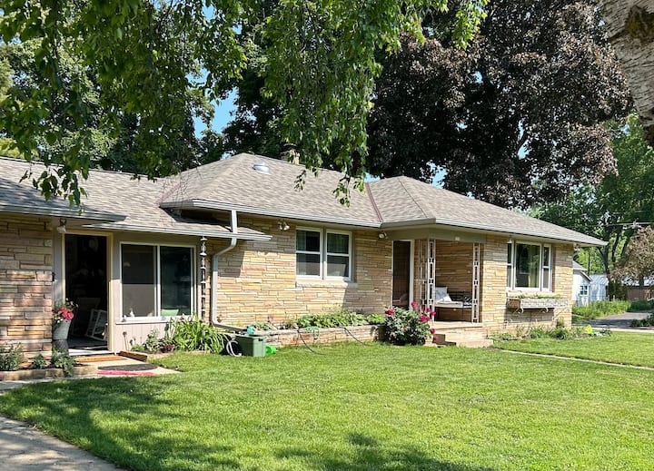 Fully Furnish And Appointed Monthly Rental - Oconomowoc, WI