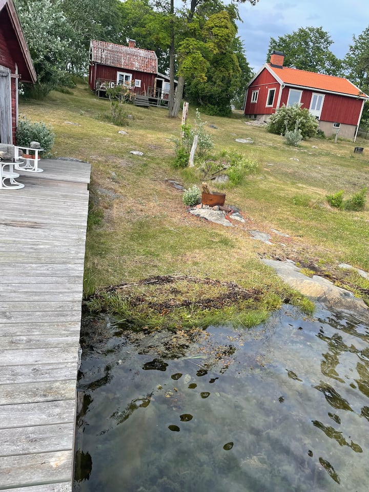 Mysigt Hus På Runmarö – Egen Sjötomt, Natur & Hav - Sandhamn