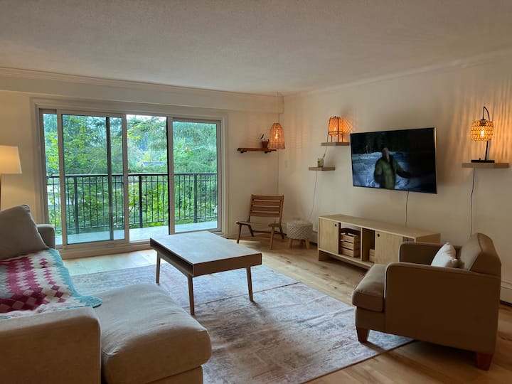 Lynn Canyon 2 Bed 1.5 Bath - North Vancouver