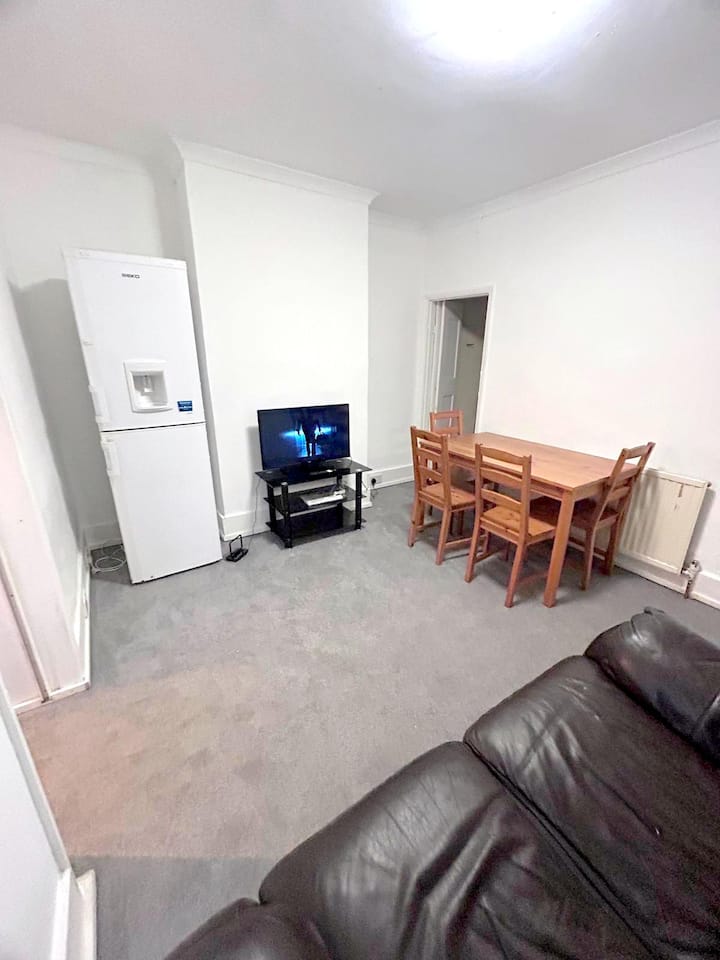 3-bedroom House In Croydon, South London - London
