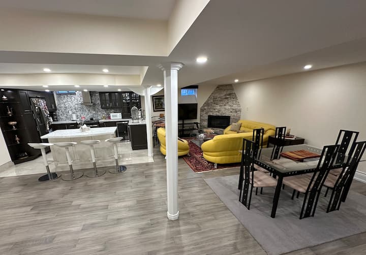 Quiet & Cozy Basement Near Hwy In Richmond Hill - Markham