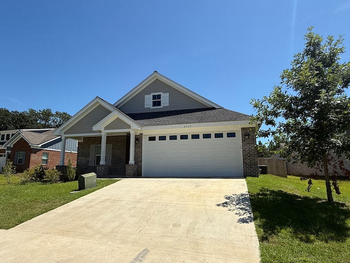 4 Bdrm House, Privacy Fence, Close Community Pool - Havana, FL