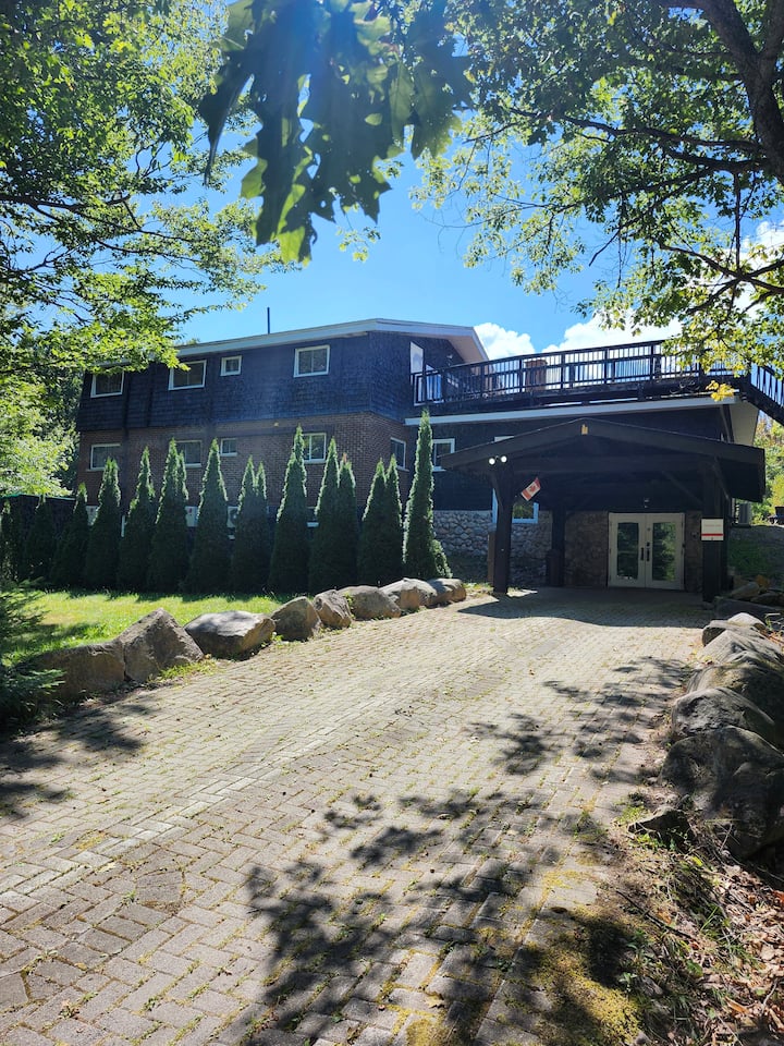 The Mansion Hotel In Sundridge - Algonquin Provincial Park