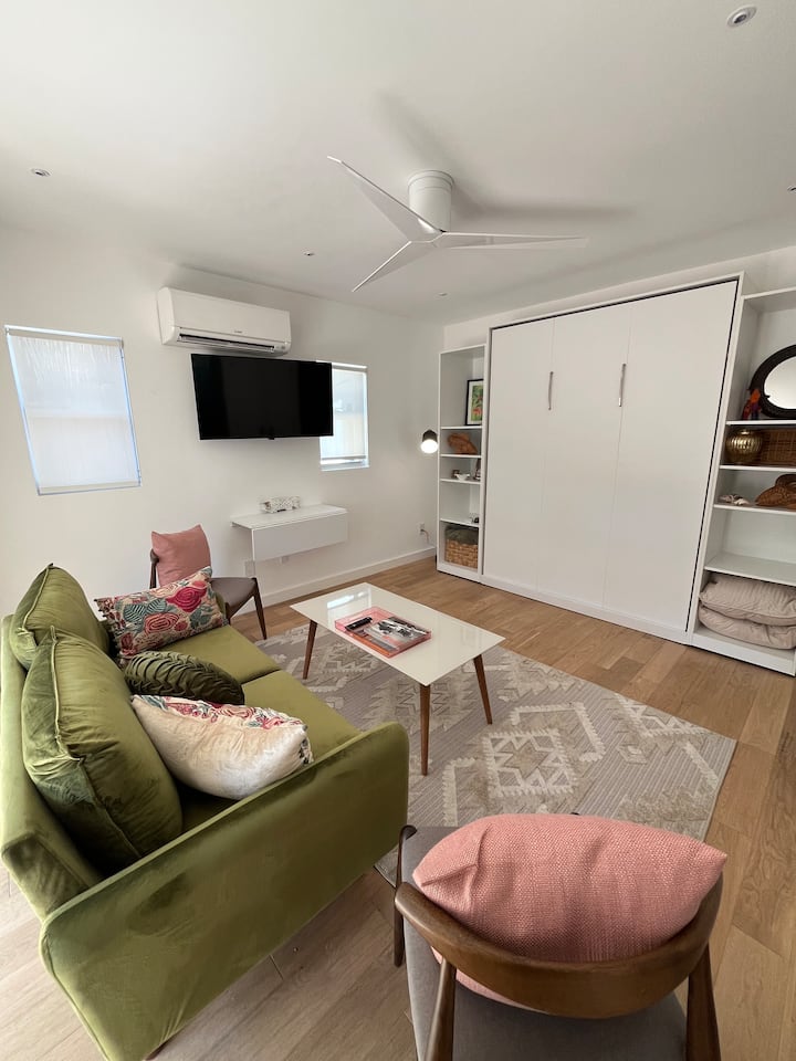 Barbara’s Dog-friendly South Florida Bungalow - West Palm Beach, FL