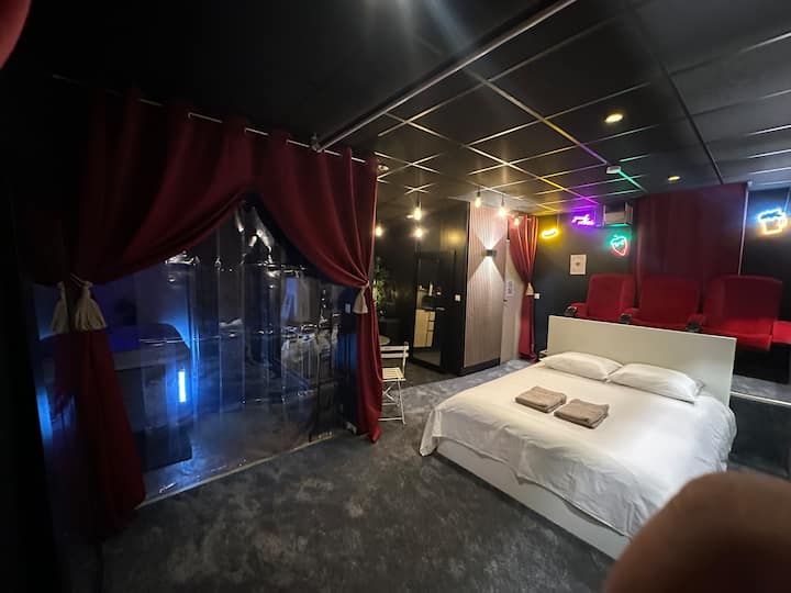 Cocon Jacuzzi Et Cinéma 4k - Bordeaux