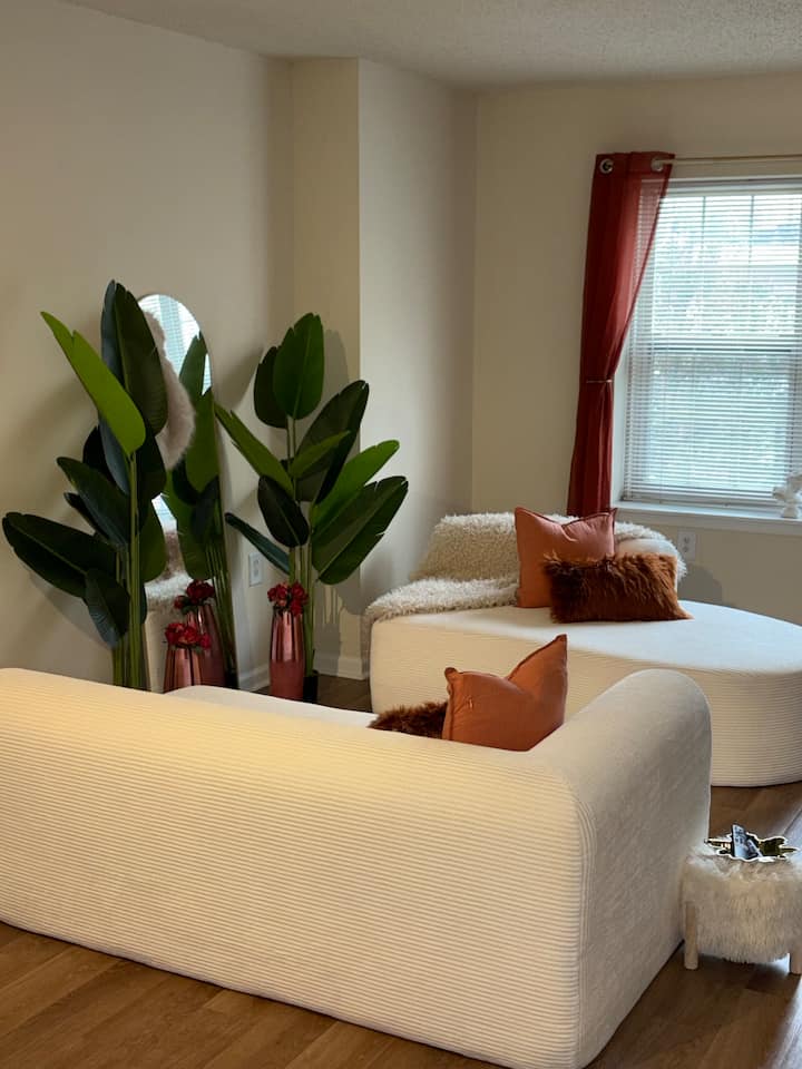 Luxury Apartment With Gym, Game Room & Movie Room - Rockville, MD