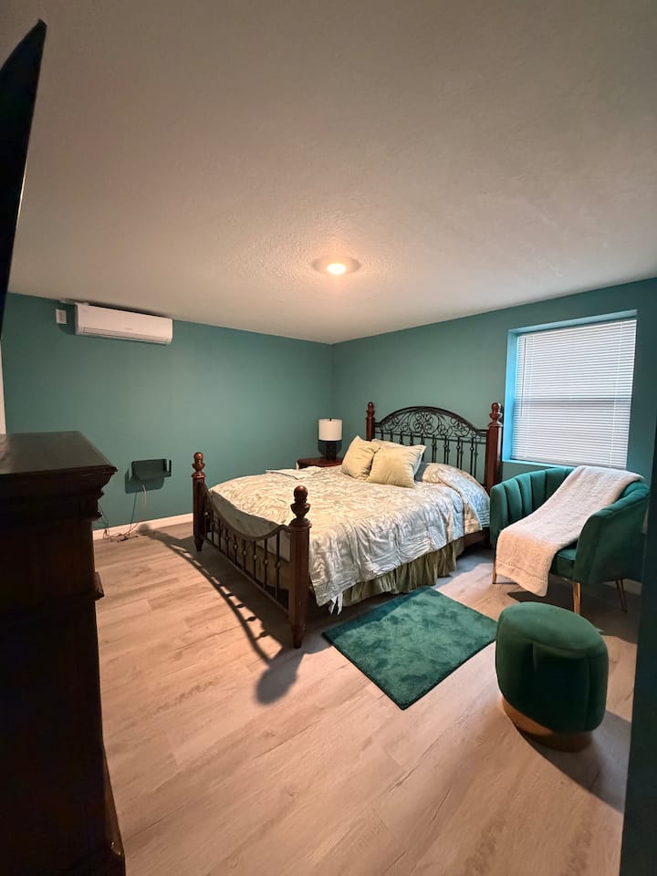 Private Gated 1br • Modern Stay Near Disney - Haines City, FL