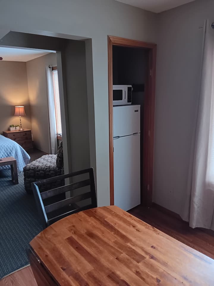Apartment Across The Hall. - Wichita, KS