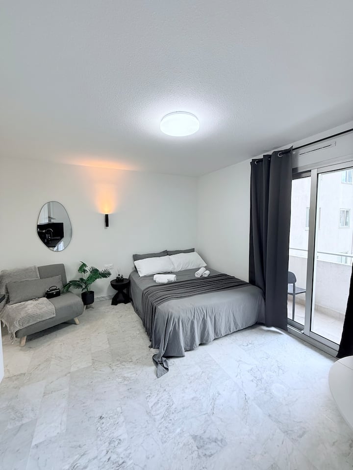 Joli Studio Rénové Avec Climatisation Et Terrasse - Nizza