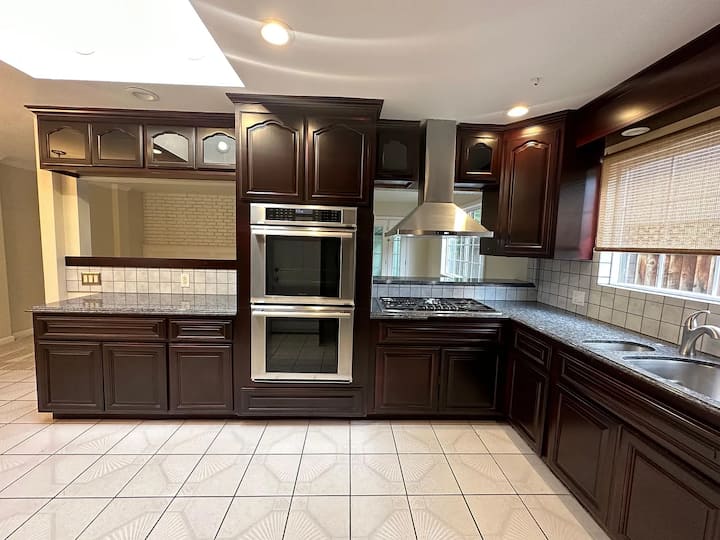 Late Checkout Luxury In West San Jose! - San Jose, CA