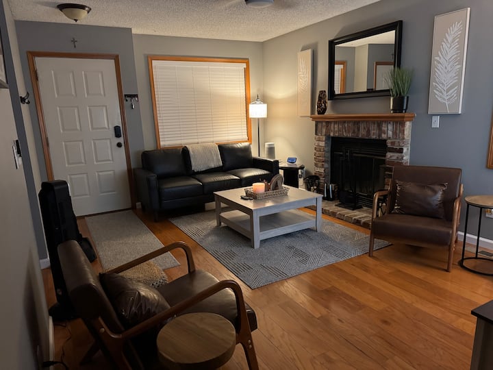 Remodeled & Renovated! Close To Ku! You’ll Love It - Lawrence, KS