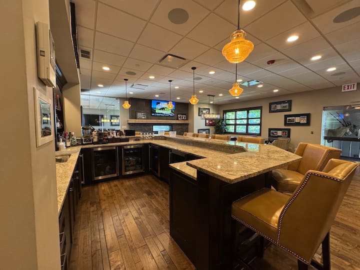 Executive Retreat Gym Sauna Whirlpool Steam Shower - Worth, IL