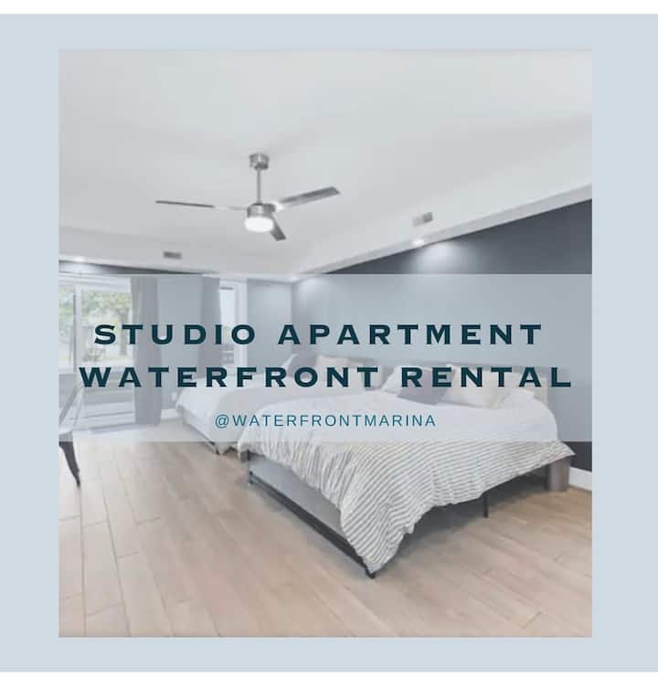 Waterfront Studio, Lighthouse Cove Escape - Lakeshore