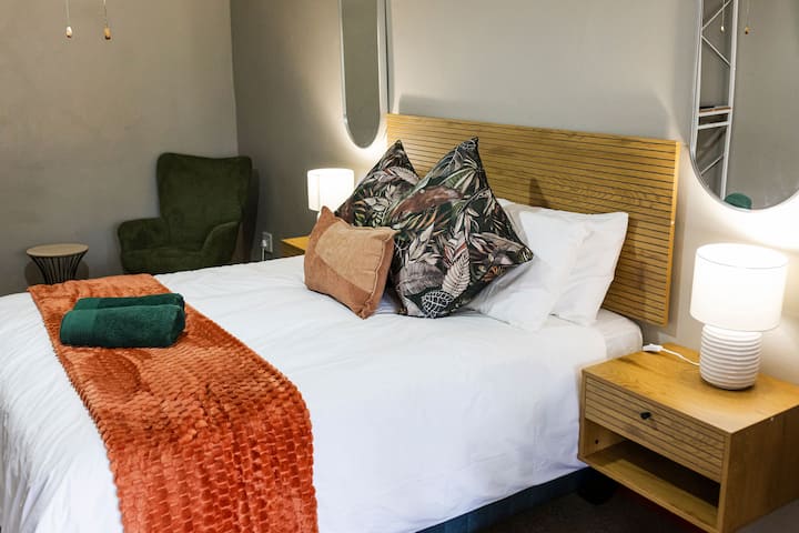 Modern Apartment | Self Check In | 5km From Nwu - Potchefstroom
