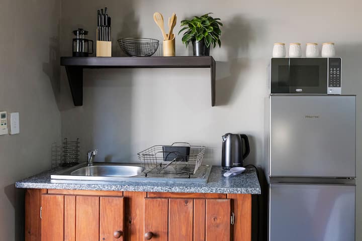 Modern Apartment | Self Check In | 5km From Nwu - Potchefstroom